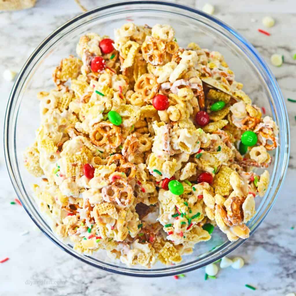 Holiday White Trash Mix - DIY and Fun